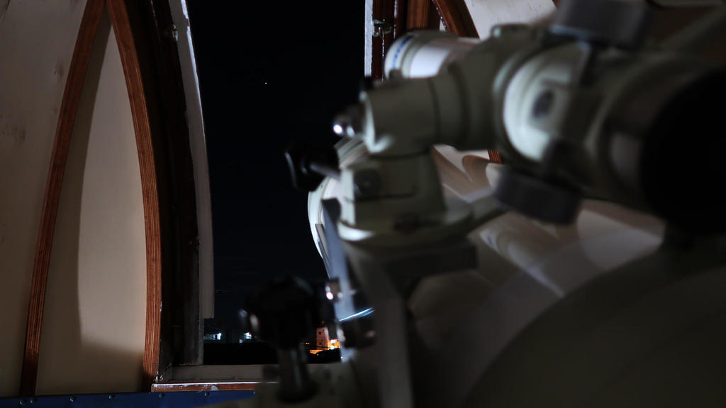 天文台会合: STRAIGHTWALL